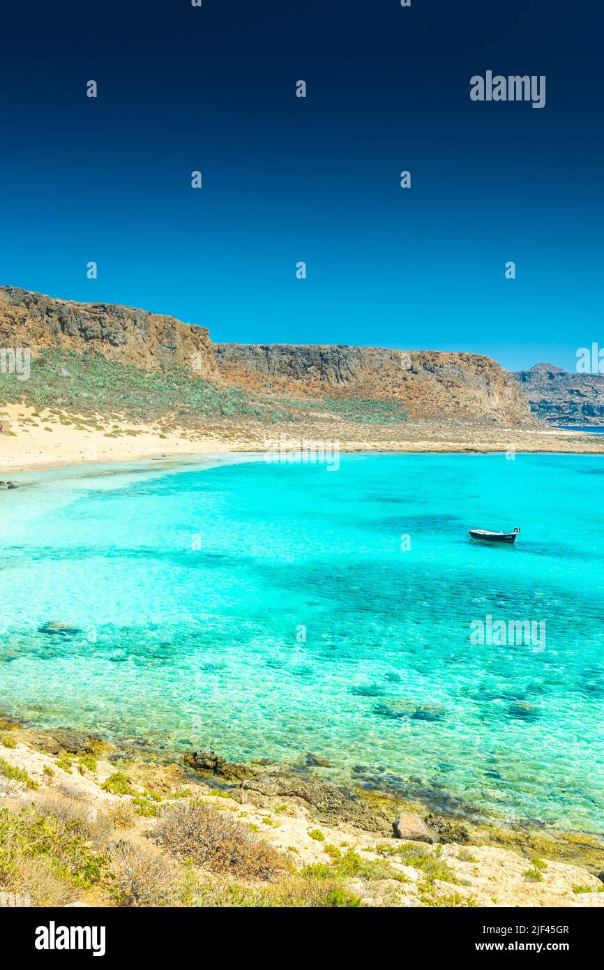 Amazing crystal clear water on the shoreline of Gramvousa Island, Crete ...