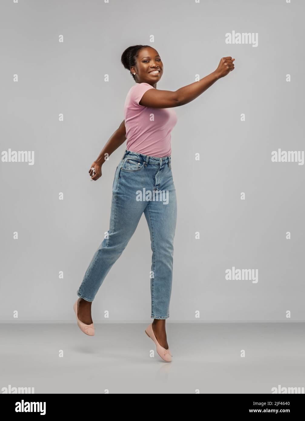 Black woman running clothes hi-res stock photography and images - Alamy