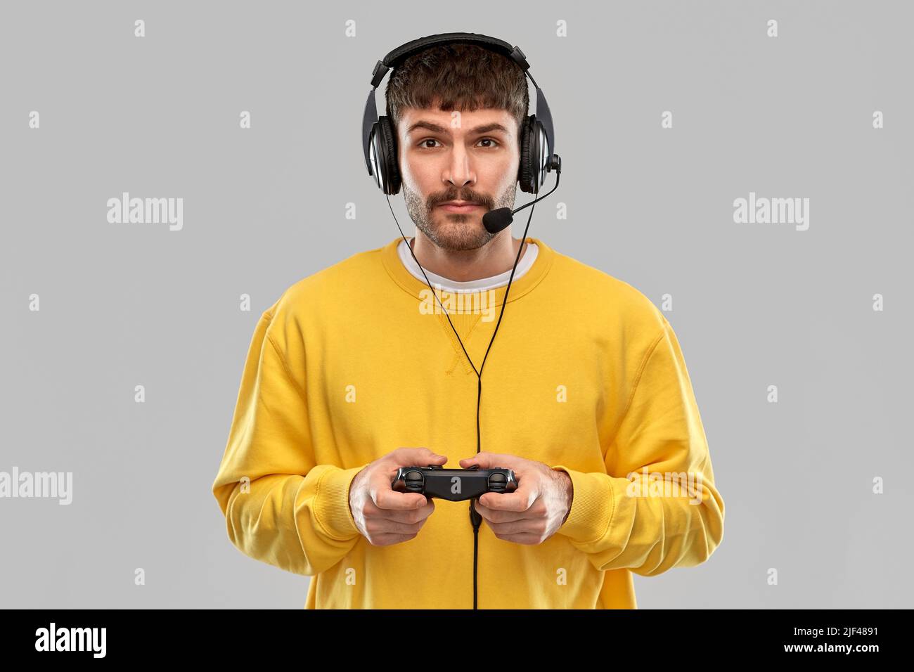 Livestreamer hi-res stock photography and images - Alamy