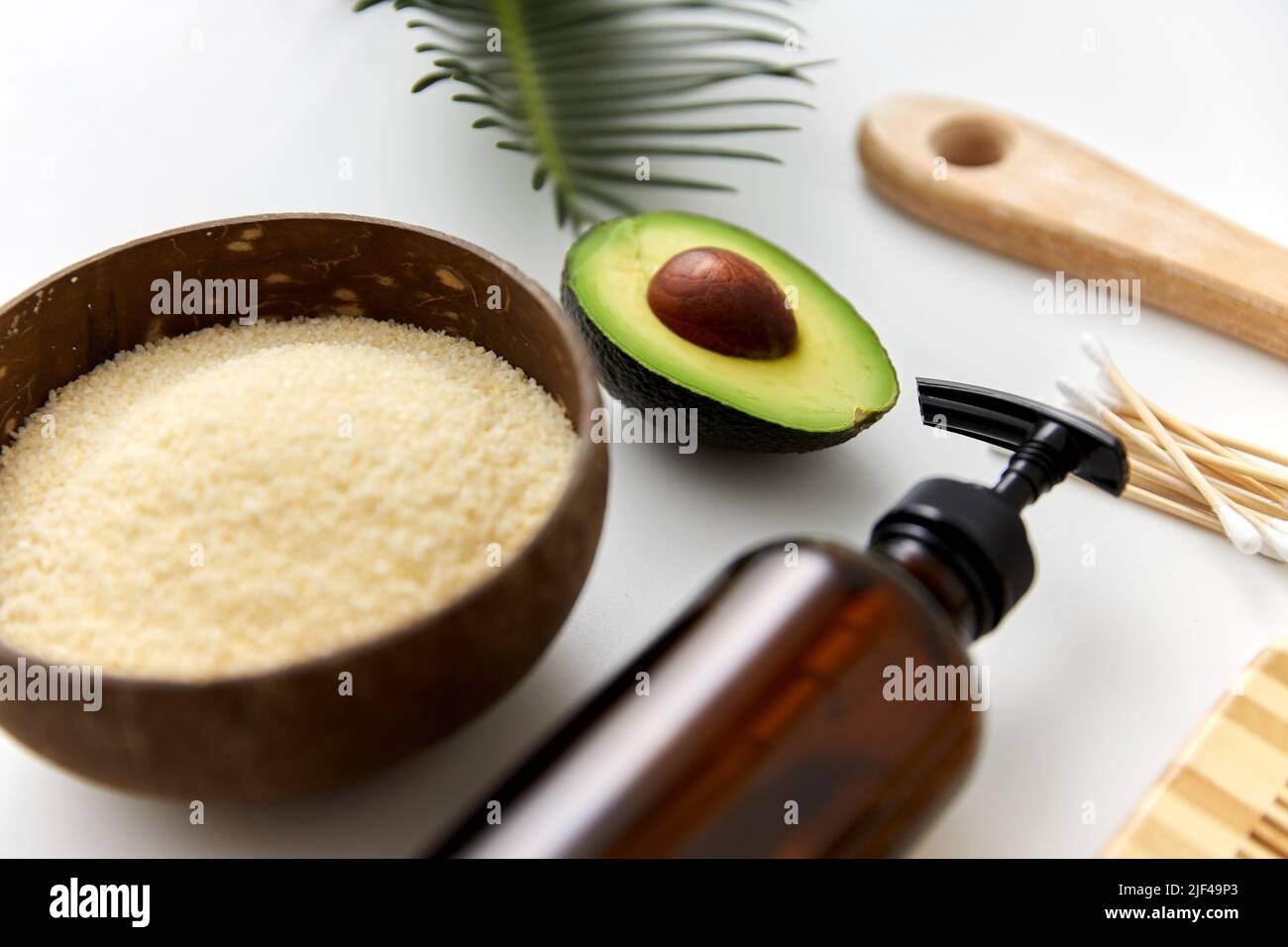 Coconut natural cosmetics hi-res stock photography and images - Alamy