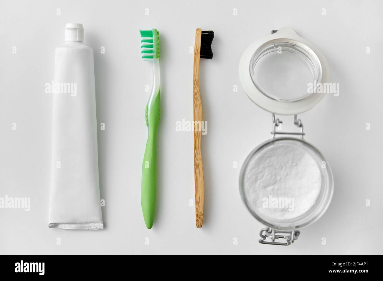 Toothbrushes and toothpaste hi-res stock photography and images - Alamy