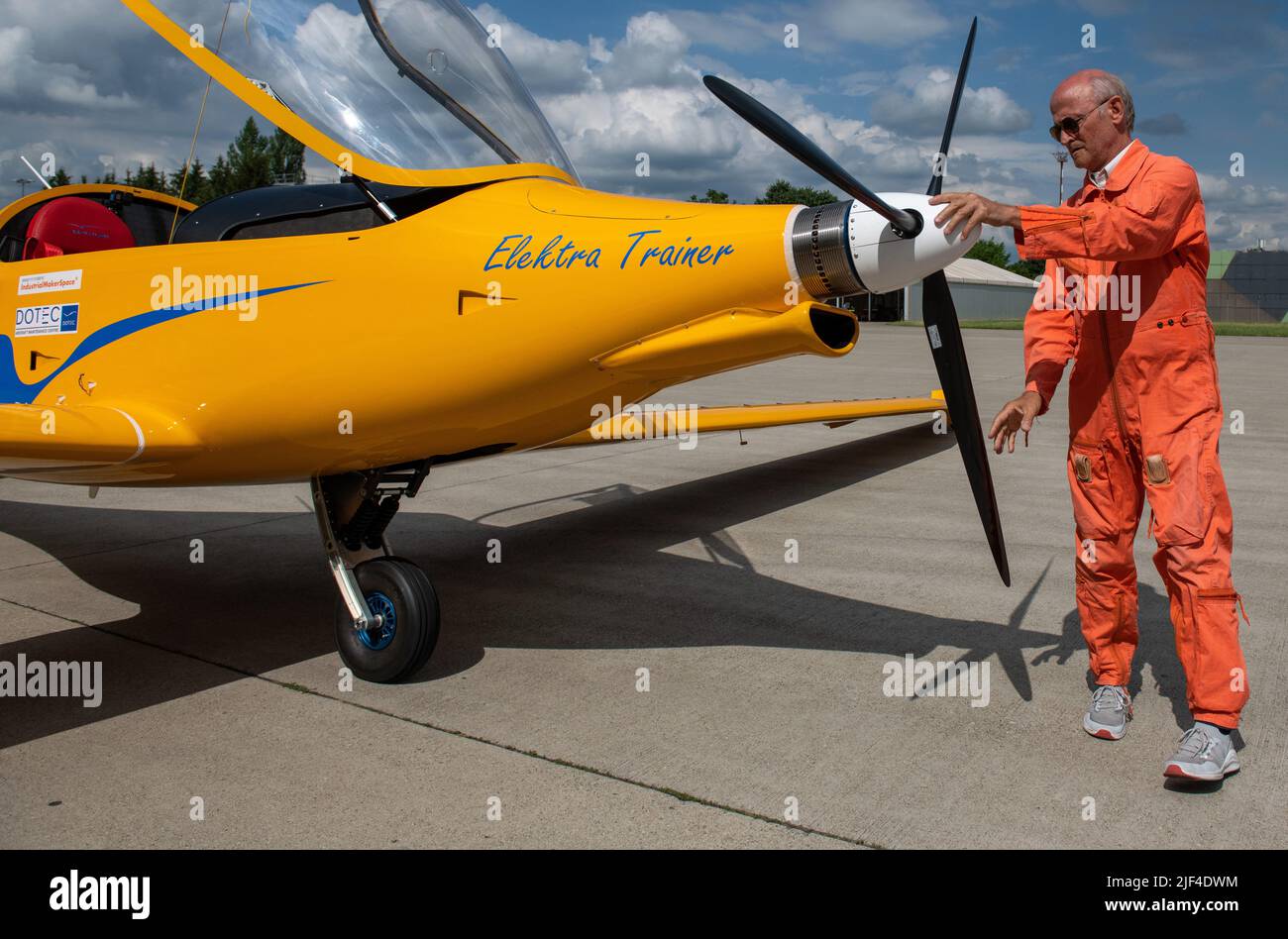 Memmingerberg, Germany. 29th June, 2022. At Allgäu Airport, pilot Uwe ...