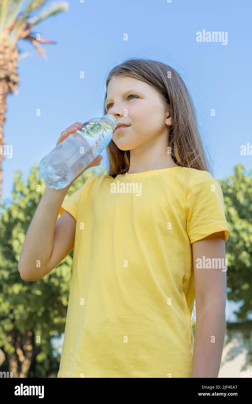 Kids summertime beverage hi-res stock photography and images - Alamy
