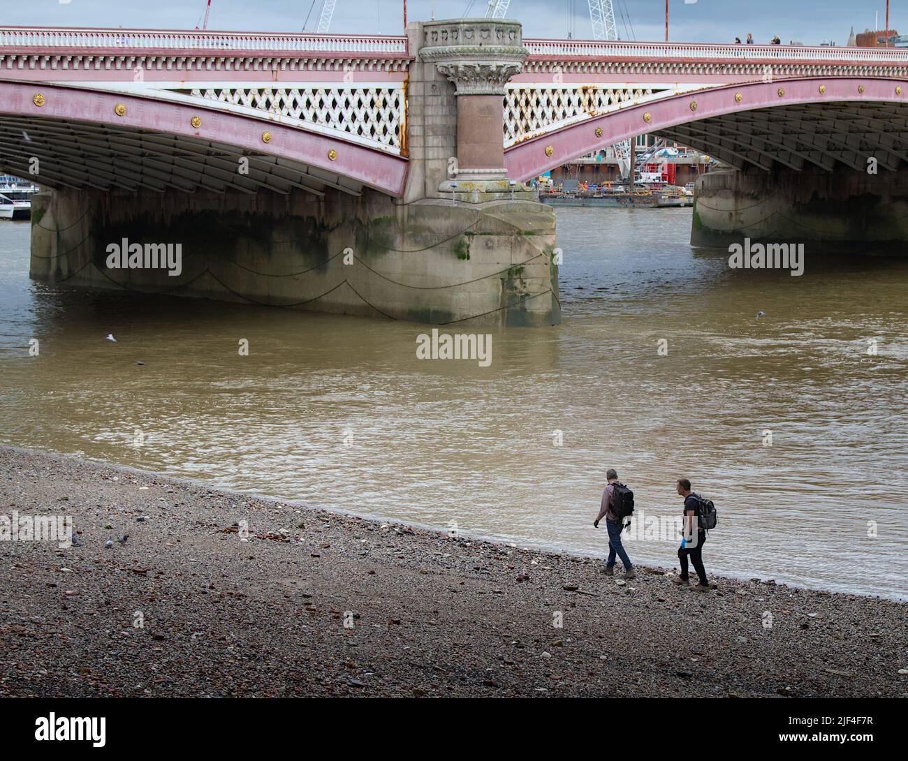 Thames at low tide hi-res stock photography and images - Alamy