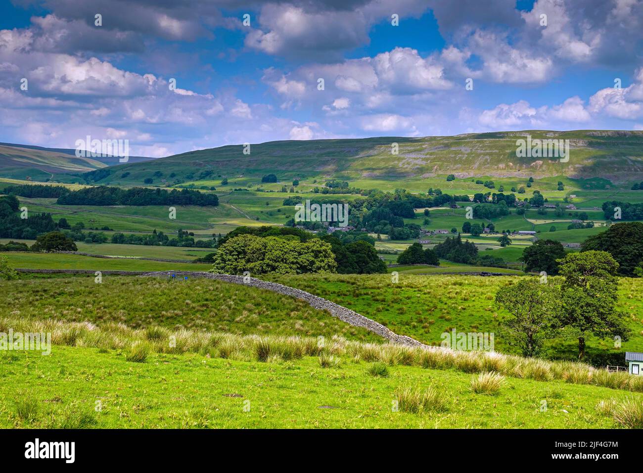 Yorkshire 3 peaks challenge hi-res stock photography and images - Alamy