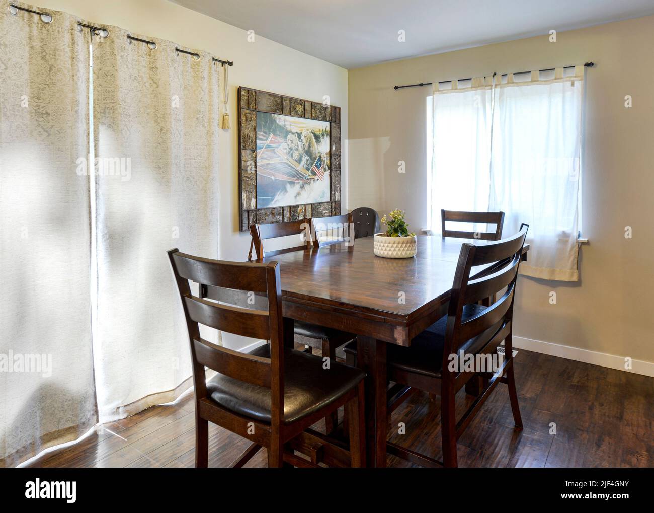 Modern residential dining room interior Stock Photo - Alamy