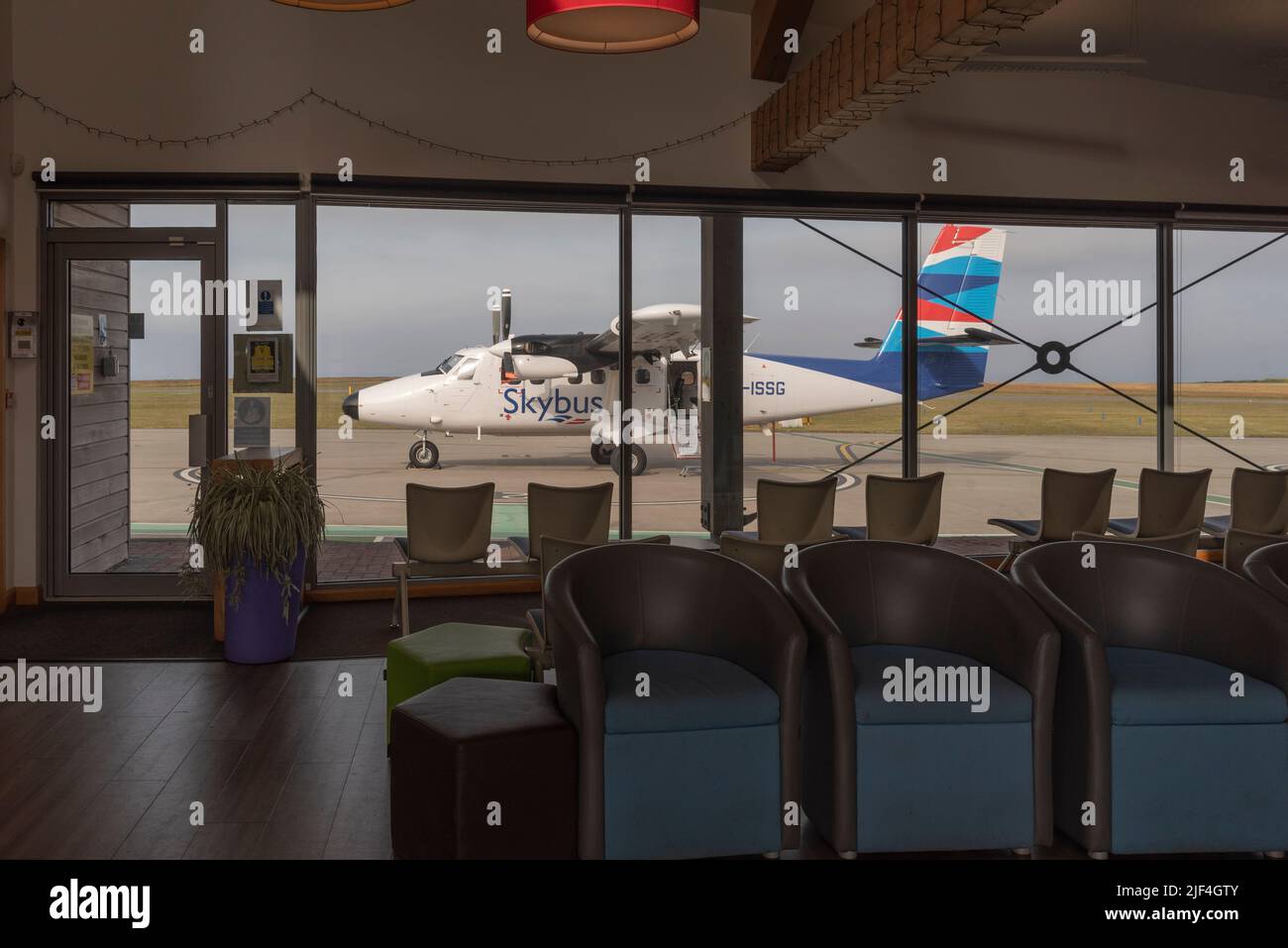 Airport cafeteria hi-res stock photography and images - Alamy