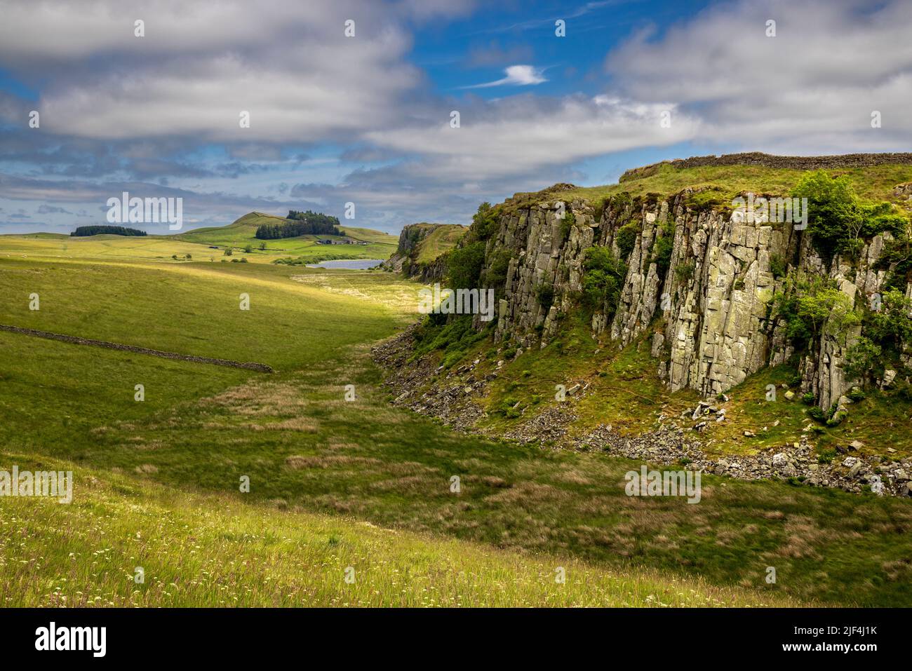 Hadrian’s Wall heading east towards the crags of Steel Rigg ...