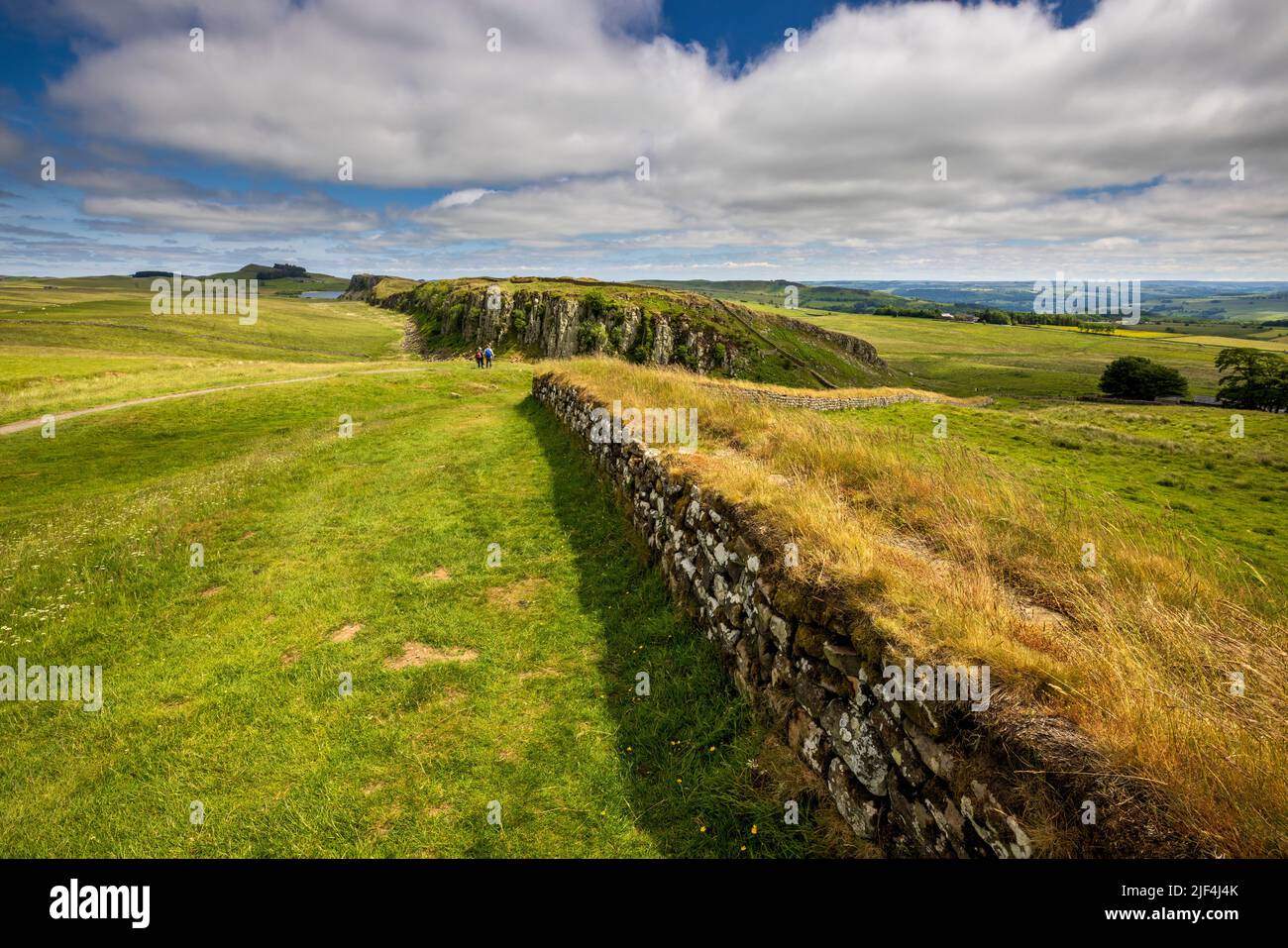 Hadrian’s Wall heading east towards the crags of Steel Rigg ...