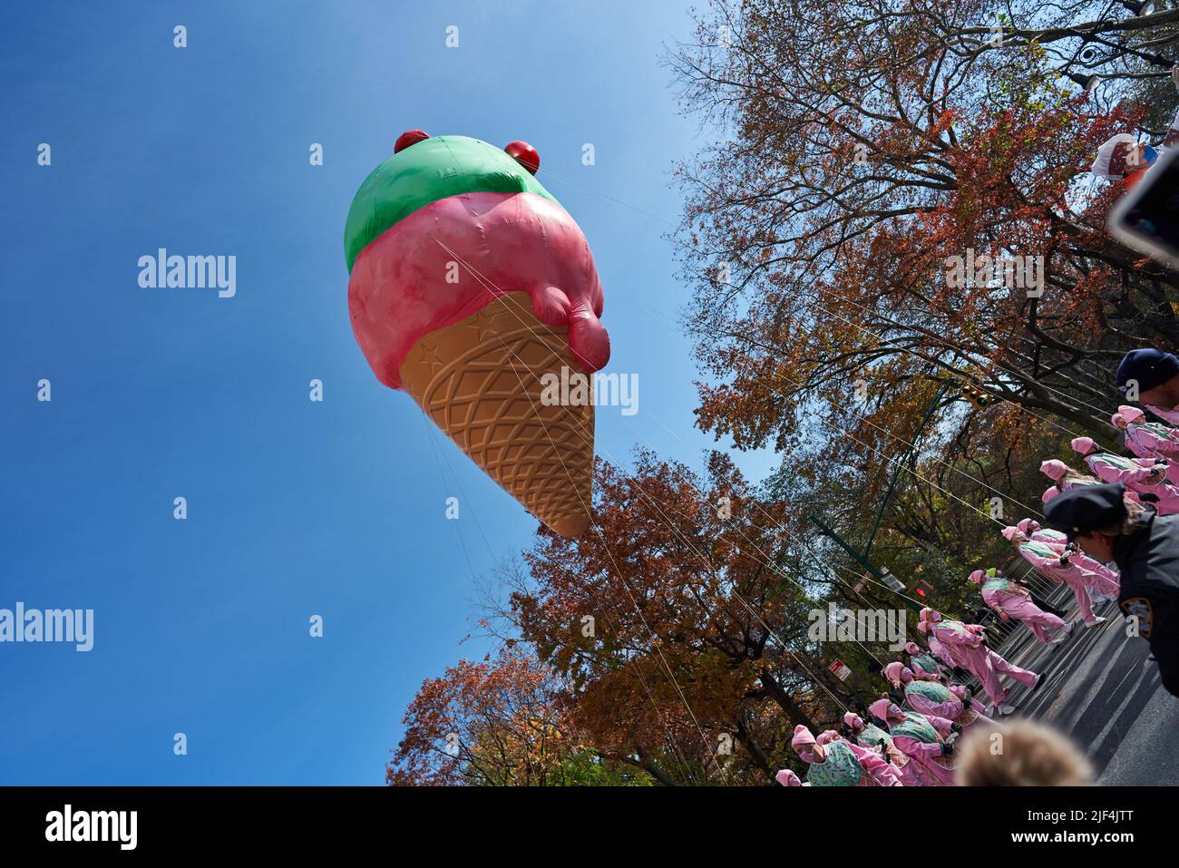 Manhattan, USA - 24. November 2021: Ice cream cone Balloon at the ...
