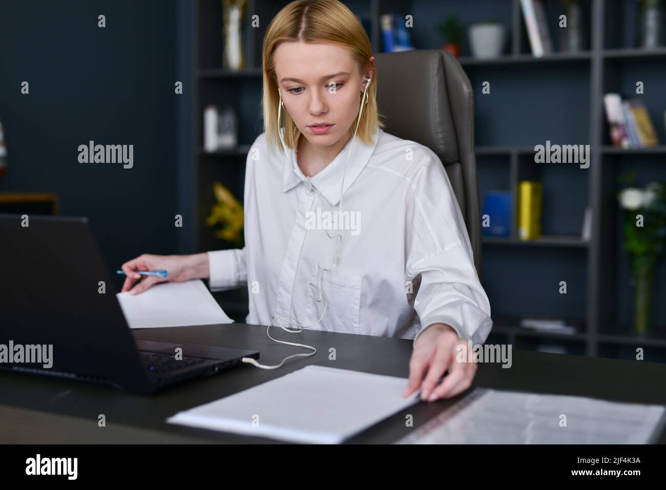 Busy business people doing paperwork hi-res stock photography and ...