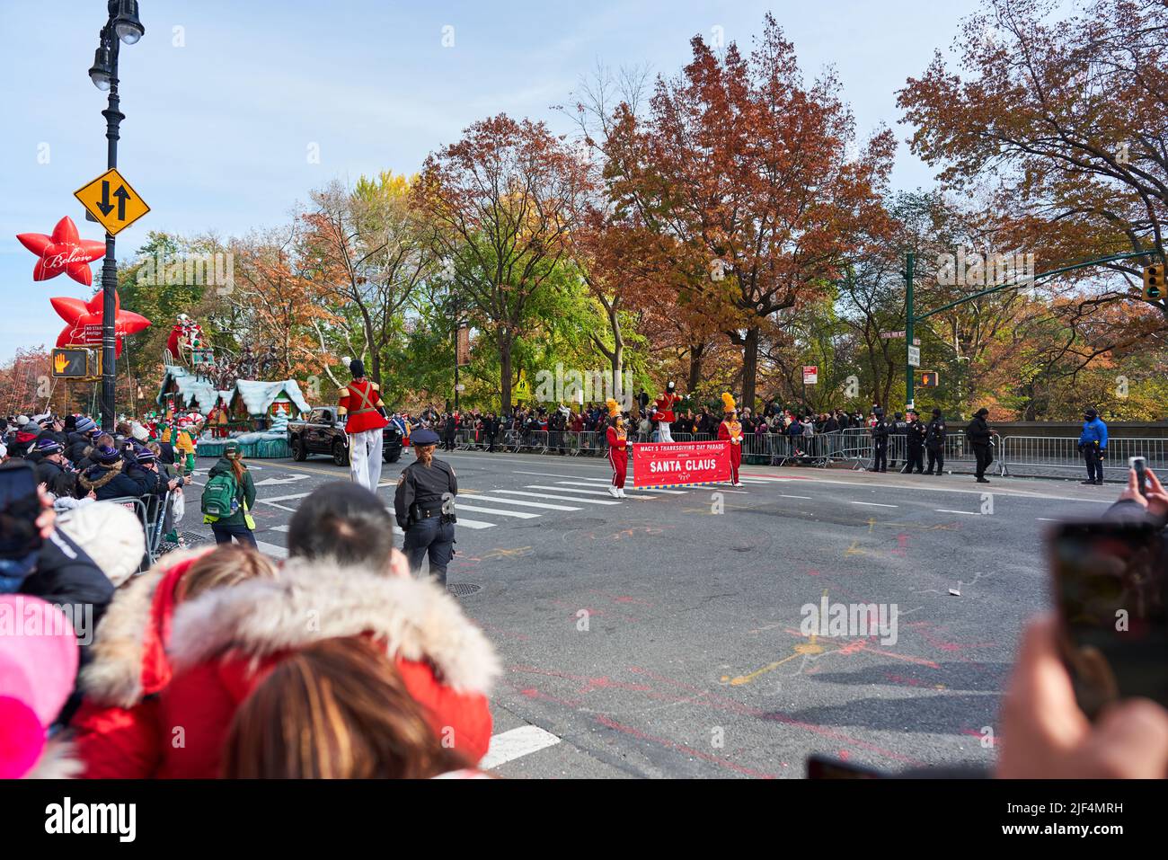 Manhattan, USA - 24. November 2021: Santa Claus Parade float banner at ...