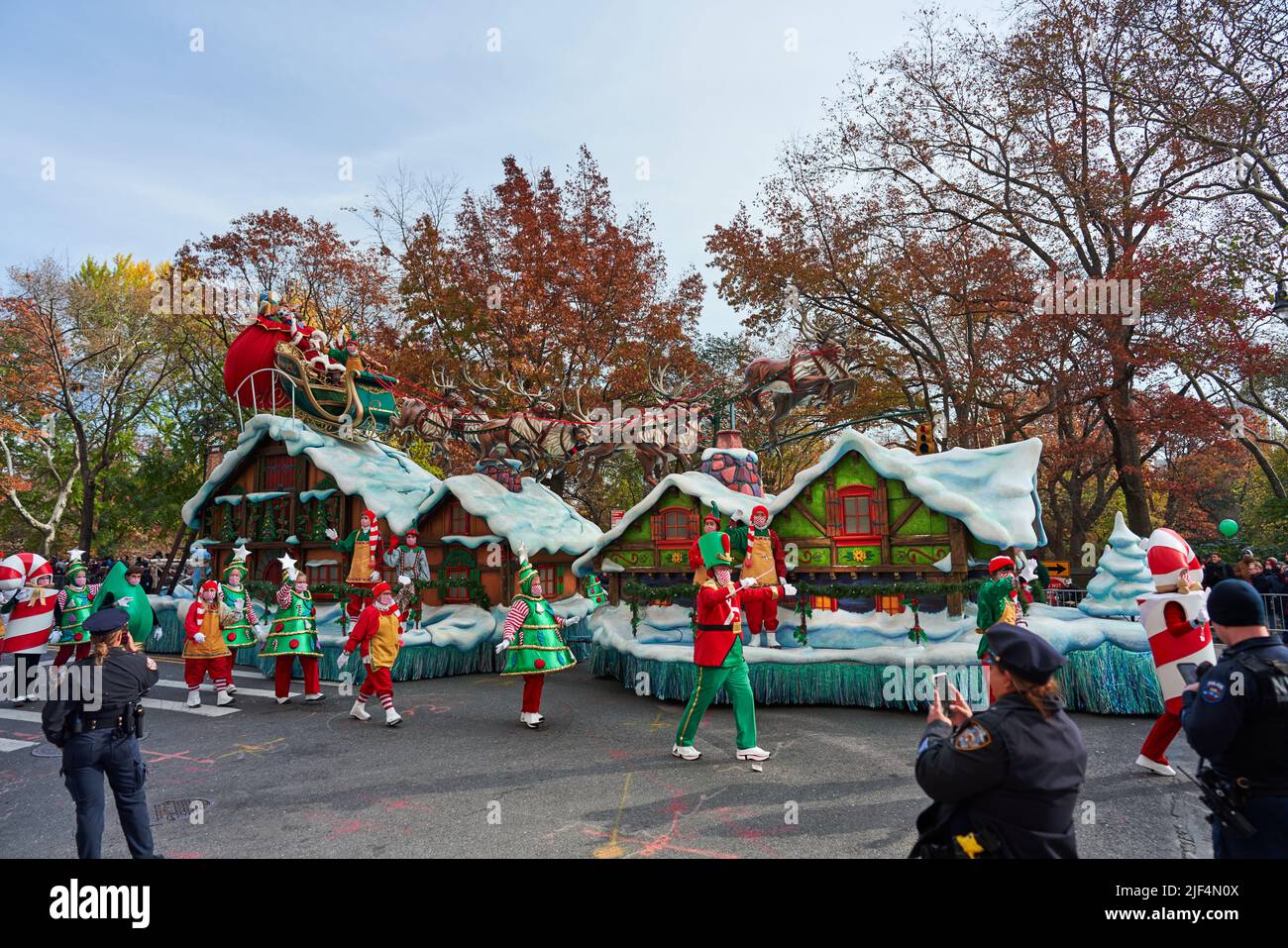 Santa claus parade float hi-res stock photography and images - Alamy