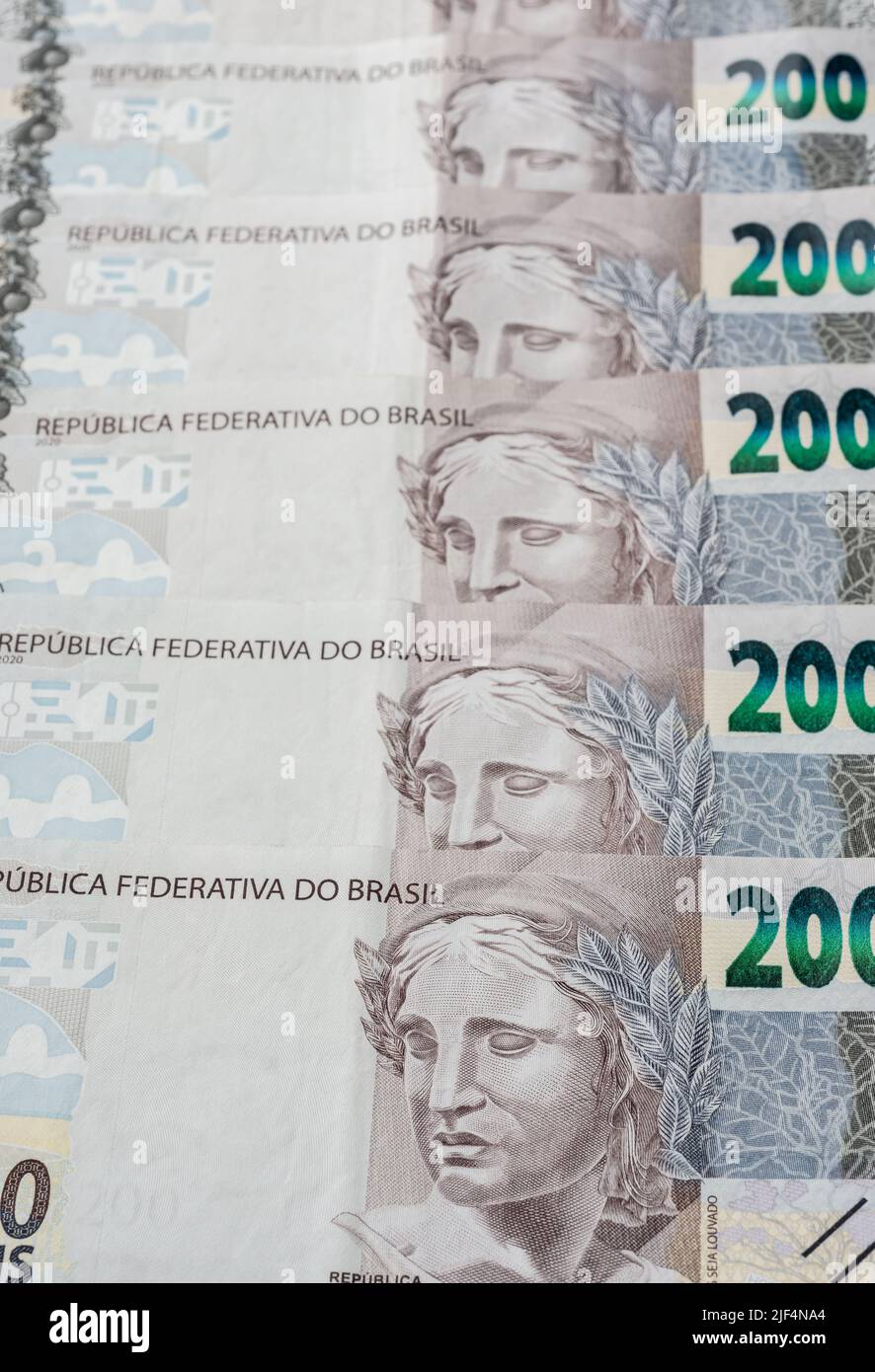 A group of two hundred brazilian real bills spread Stock Photo - Alamy