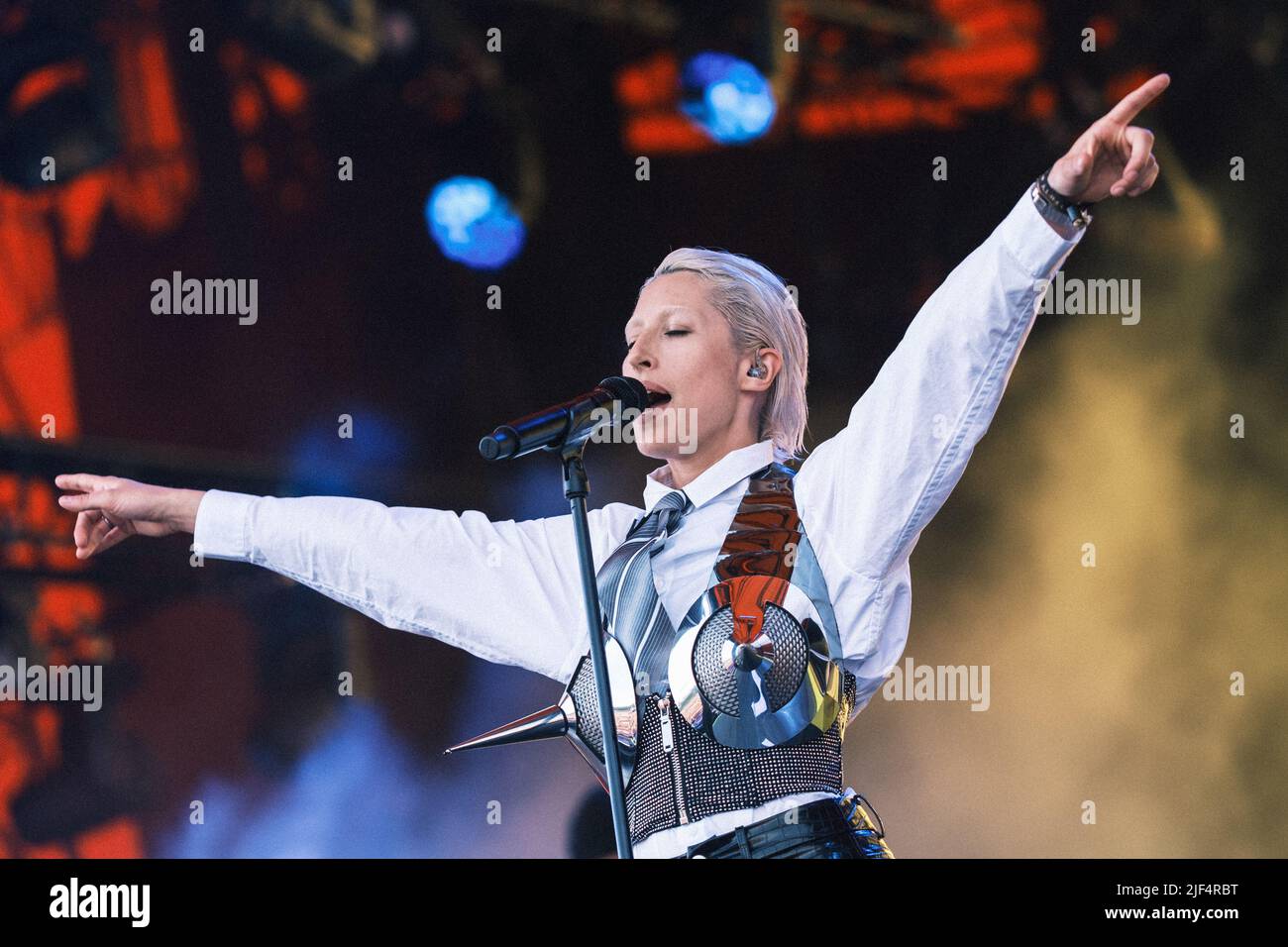 Drew sycamore singer hi-res stock photography and images - Alamy