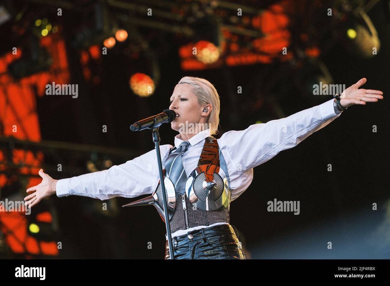 Drew sycamore singer hi-res stock photography and images - Alamy