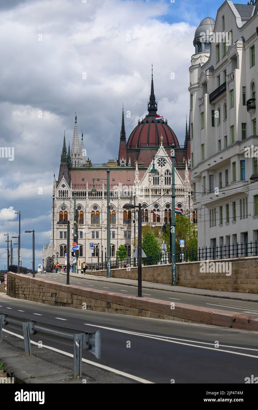 Hungarian parliament building spring hi-res stock photography and ...