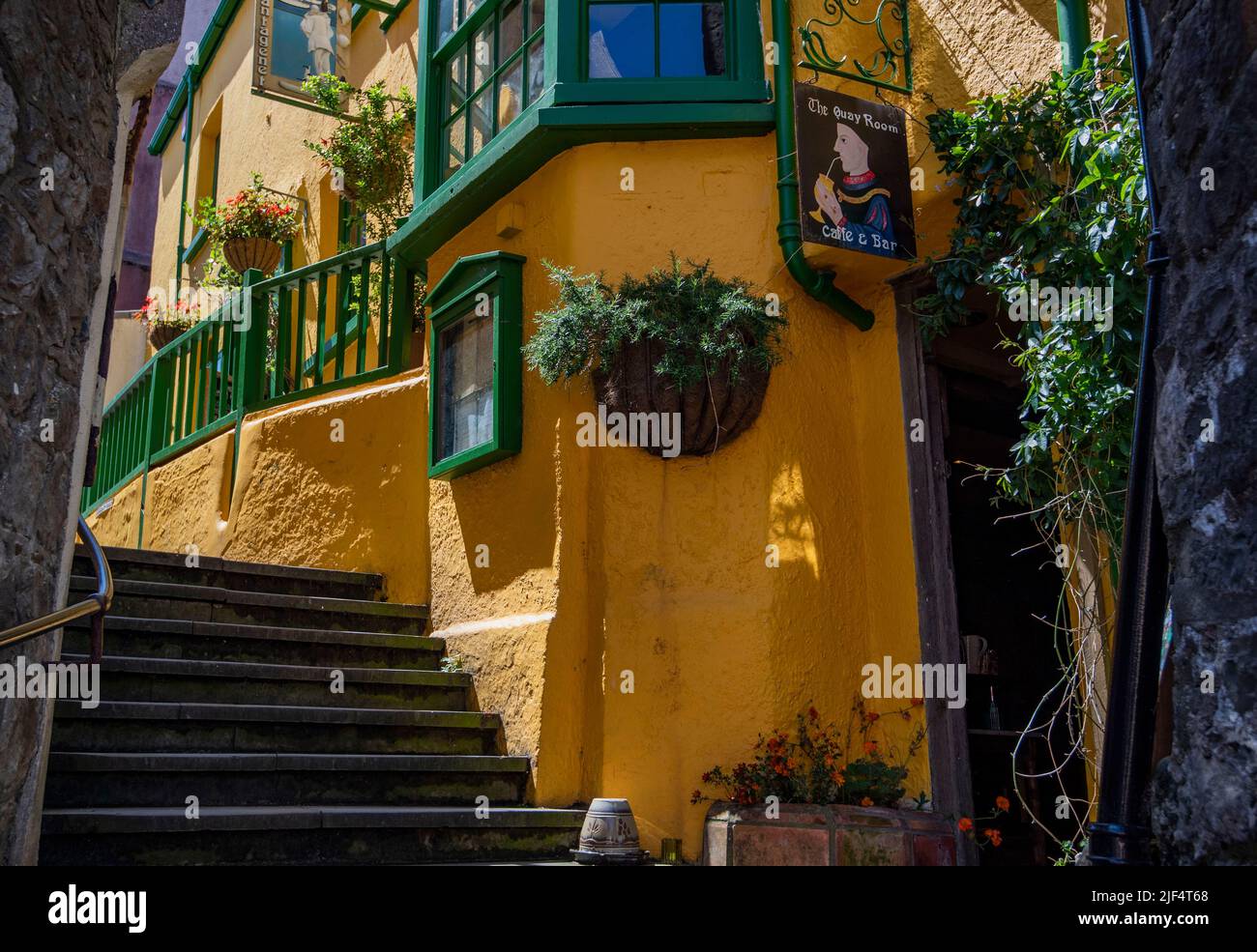 Tenby cafe hi-res stock photography and images - Alamy