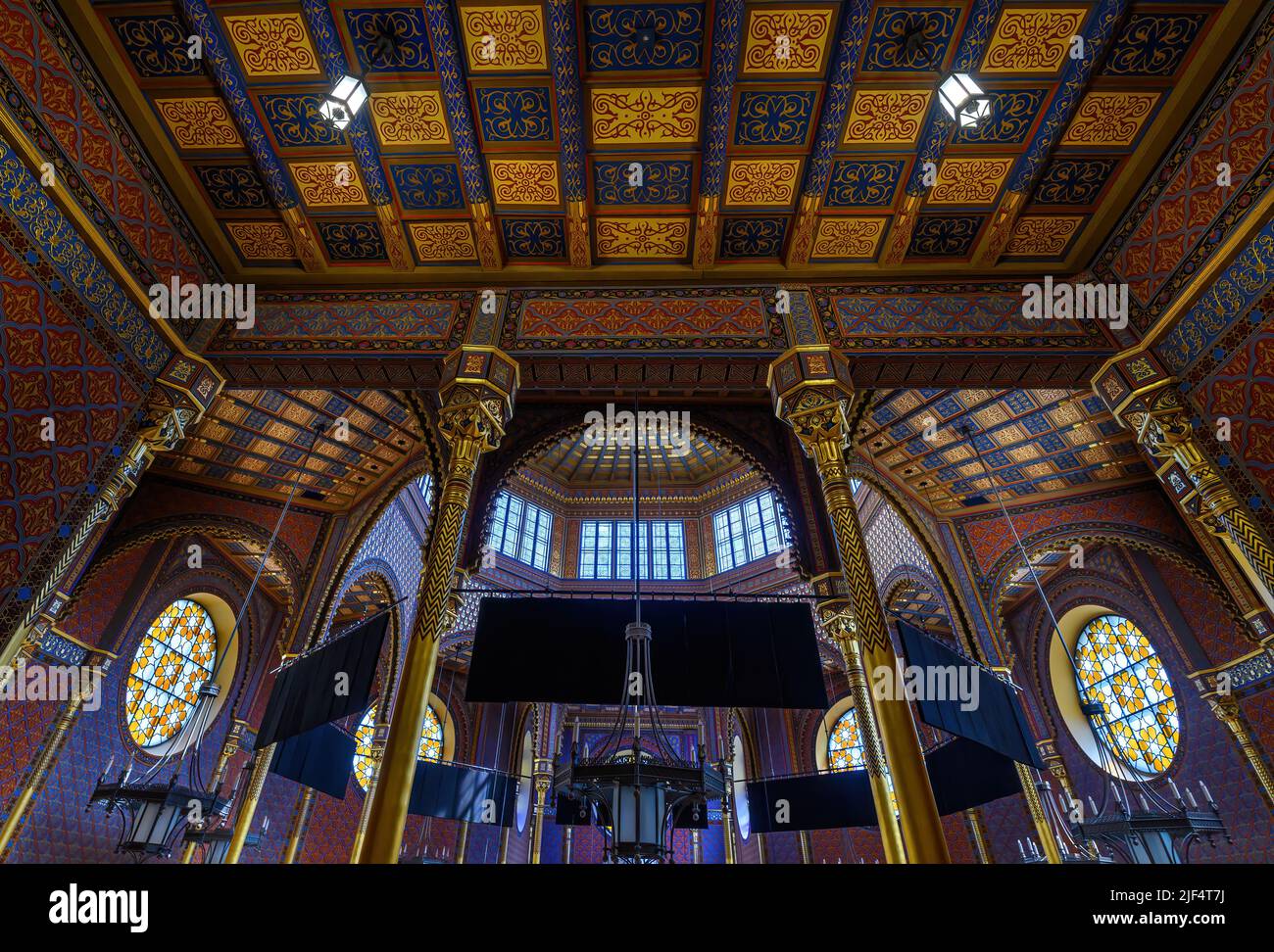 Neolog jewish temple hi-res stock photography and images - Alamy