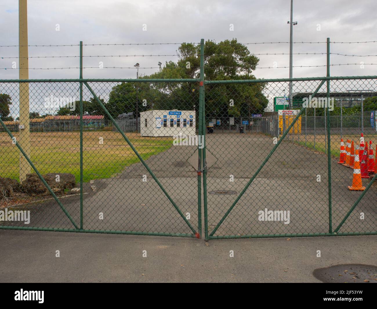 Locked gates hi-res stock photography and images - Alamy