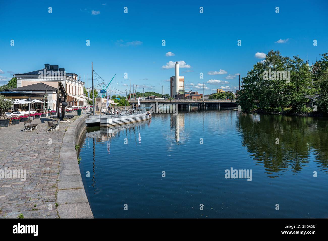 The Old Customs House, Motala river and the harbour bridge in ...
