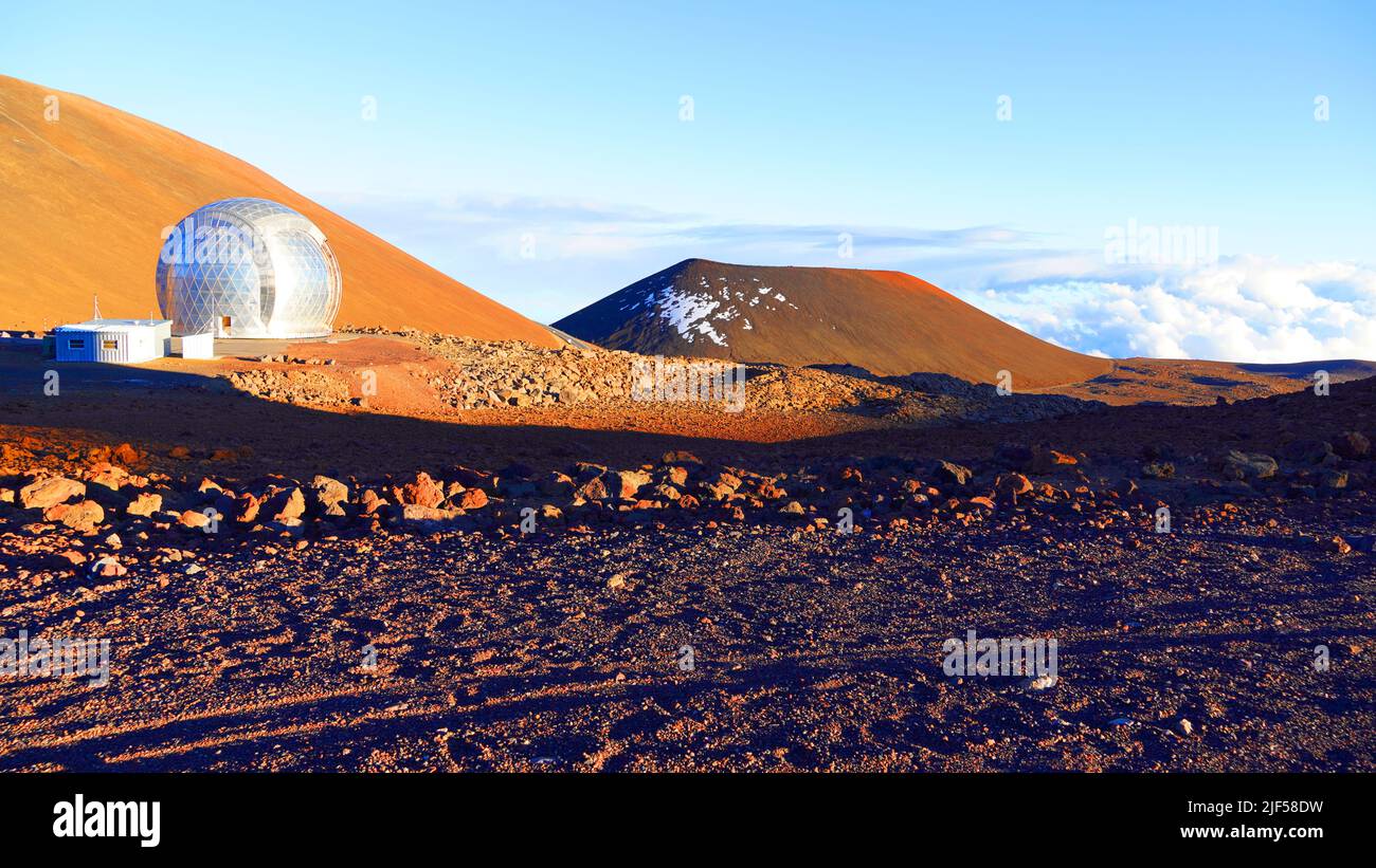 The observatories at Mauna Kea, a huge volcano on the Big Island of ...