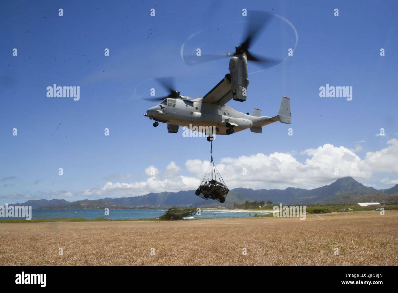 A U.S Marine Corps MV-22 Osprey with Marine Medium Tiltrotor Squadron ...