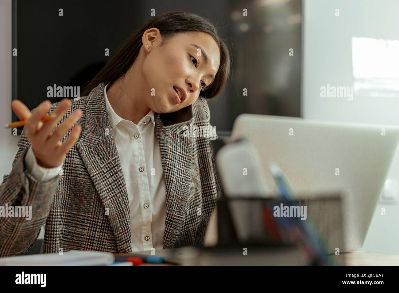 Bussy asian people hi-res stock photography and images - Alamy