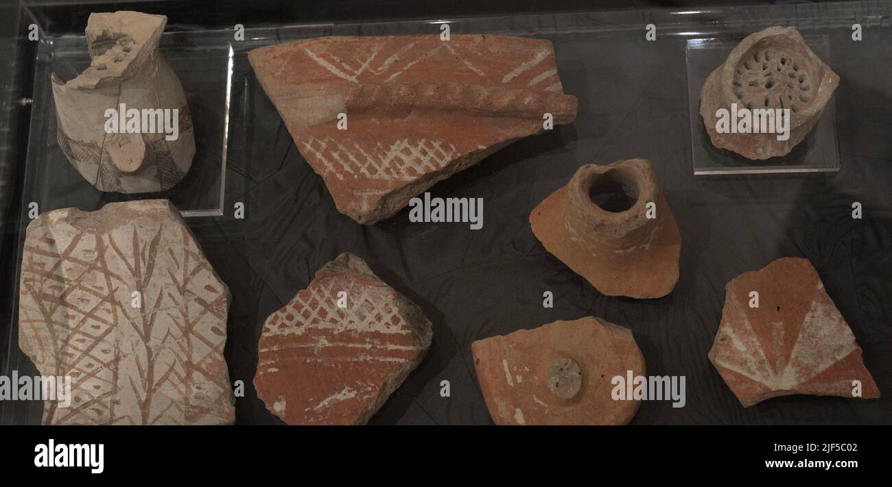Medieval pottery hi-res stock photography and images - Alamy