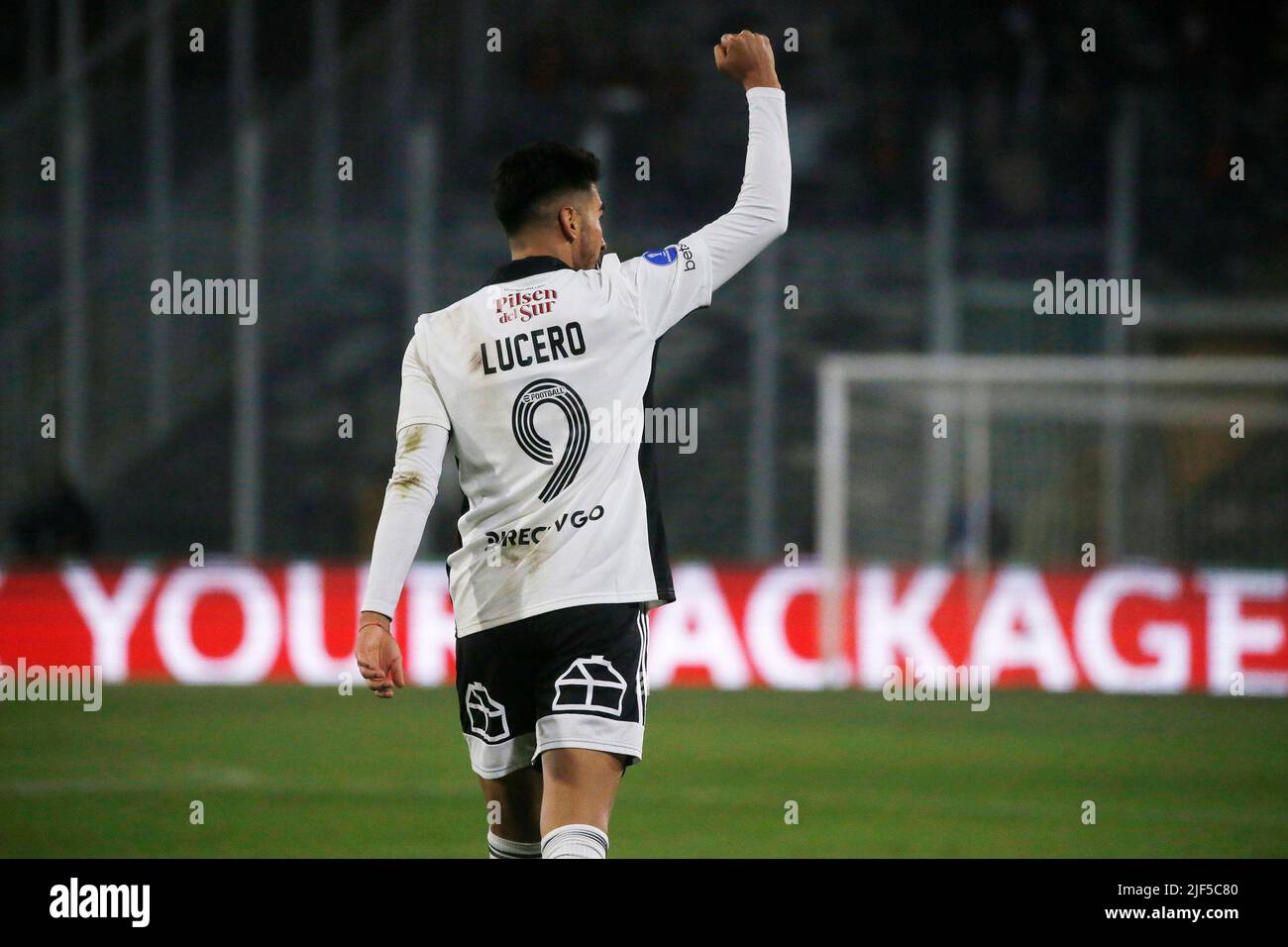 Juan Martín Lucero do Colo-Colo (CHI), comemora o seu gol durante a partida entre Colo-Colo e ...