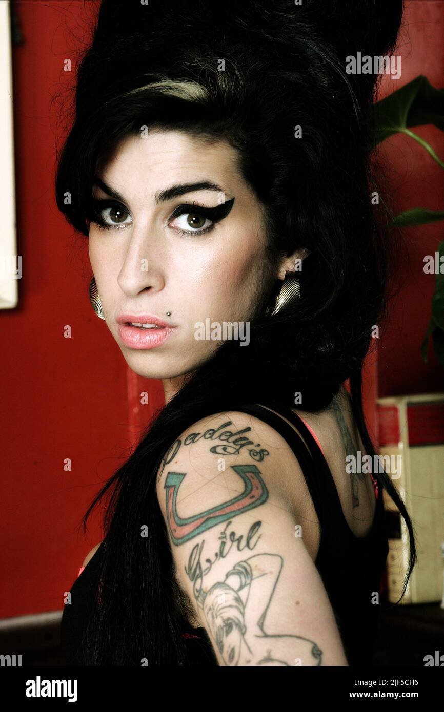 Amy winehouse portrait hi-res stock photography and images - Alamy