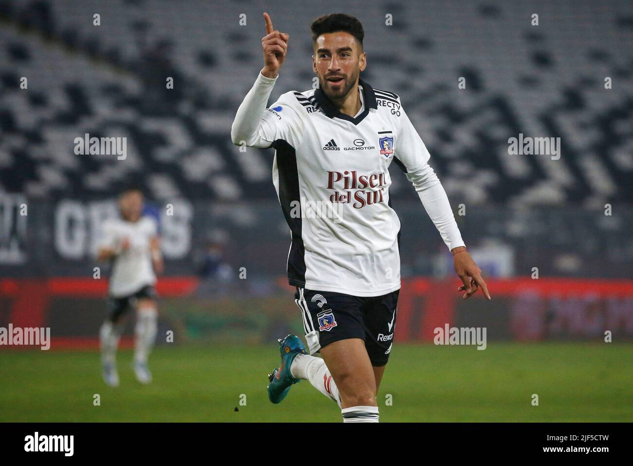 Juan Mart’n Lucero do Colo-Colo (CHI), comemora o seu gol durante a partida entre Colo-Colo e ...