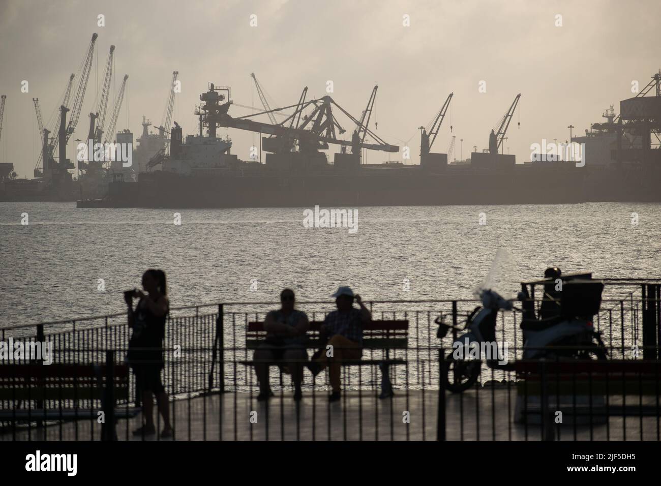 Taranto, Taranto, Italy. 29th June, 2022. People spend the afternoon by ...