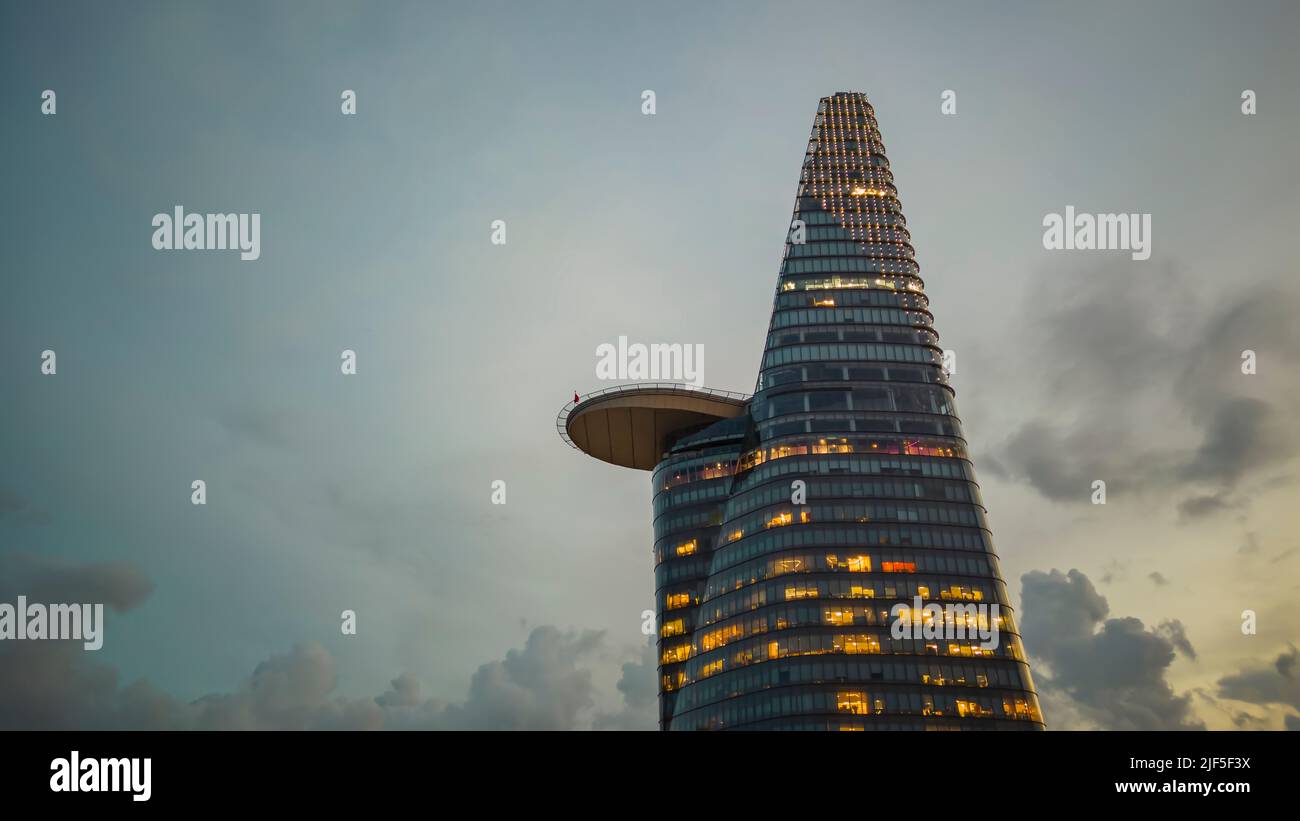 Bitexco financial tower roof top hi-res stock photography and images ...