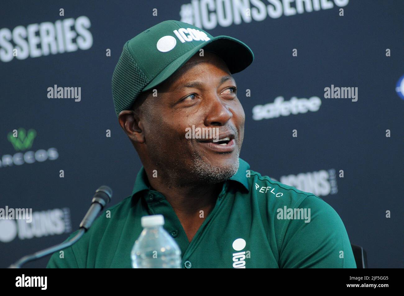 Brian lara golf hi-res stock photography and images - Alamy