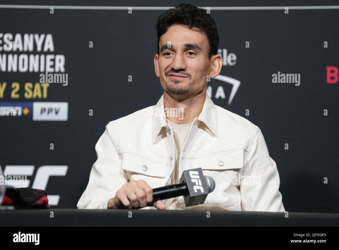 Alexander volkanovski max halloway hi-res stock photography and images ...