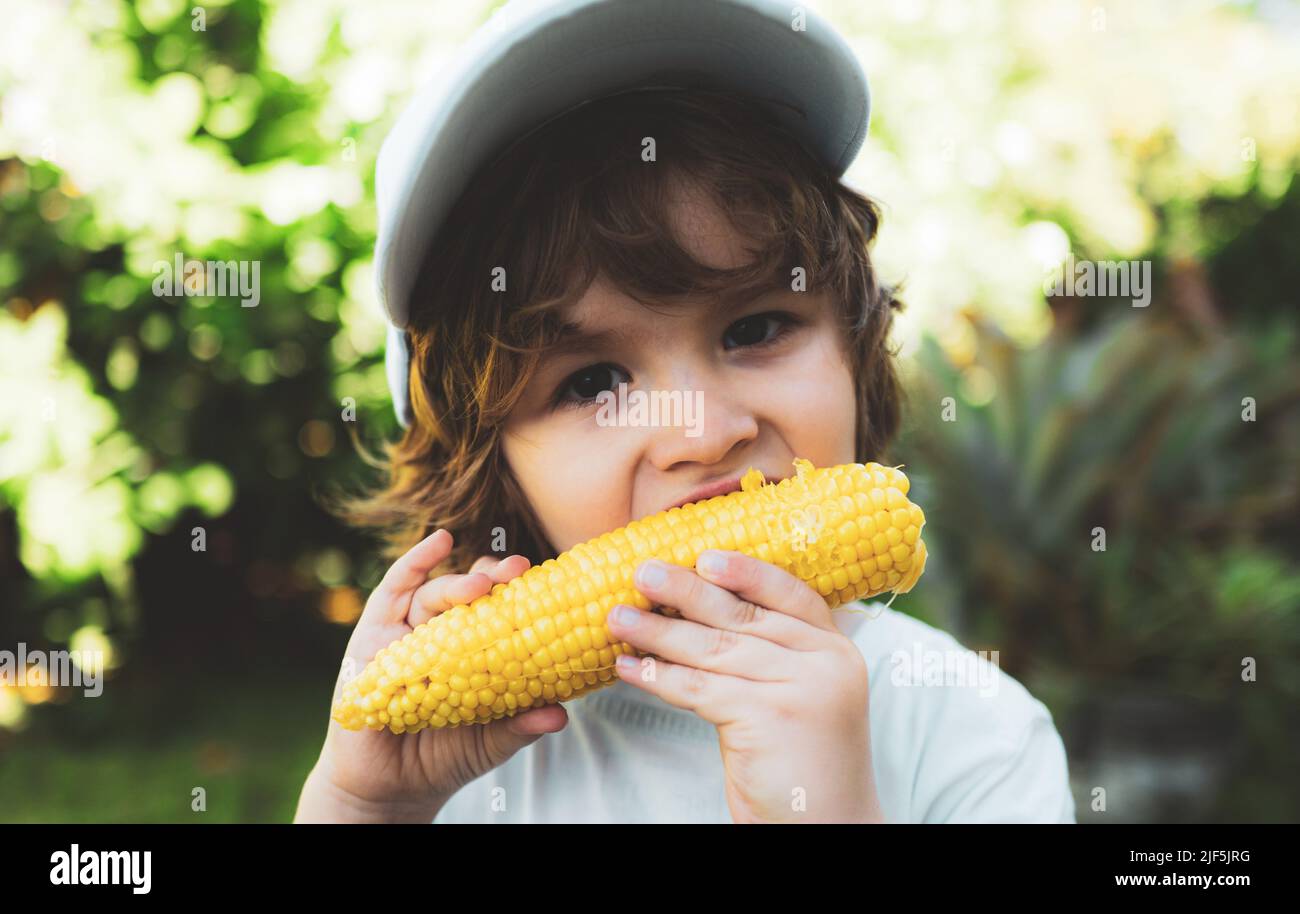 Young boy eating corn on the cob. Food for kids Stock Photo - Alamy