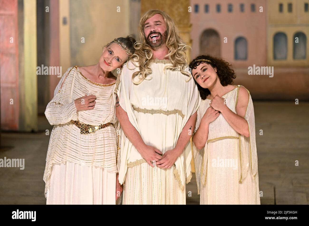 29 June 2022, Thuringia, Gotha: The performers (l-r) Jutta Voss ...