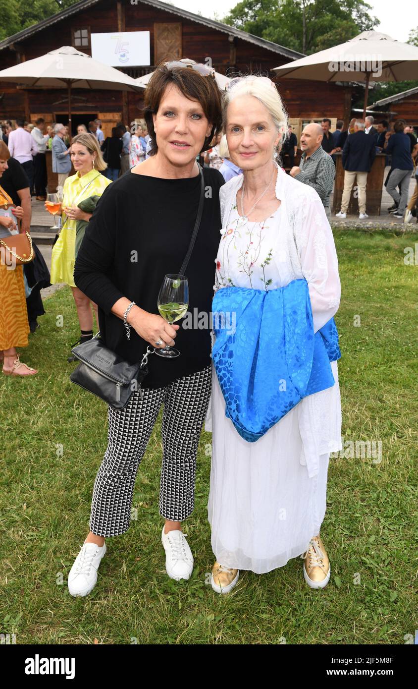Munich, Germany. 29th June, 2022. Actresses Janina Hartwig (l) and ...