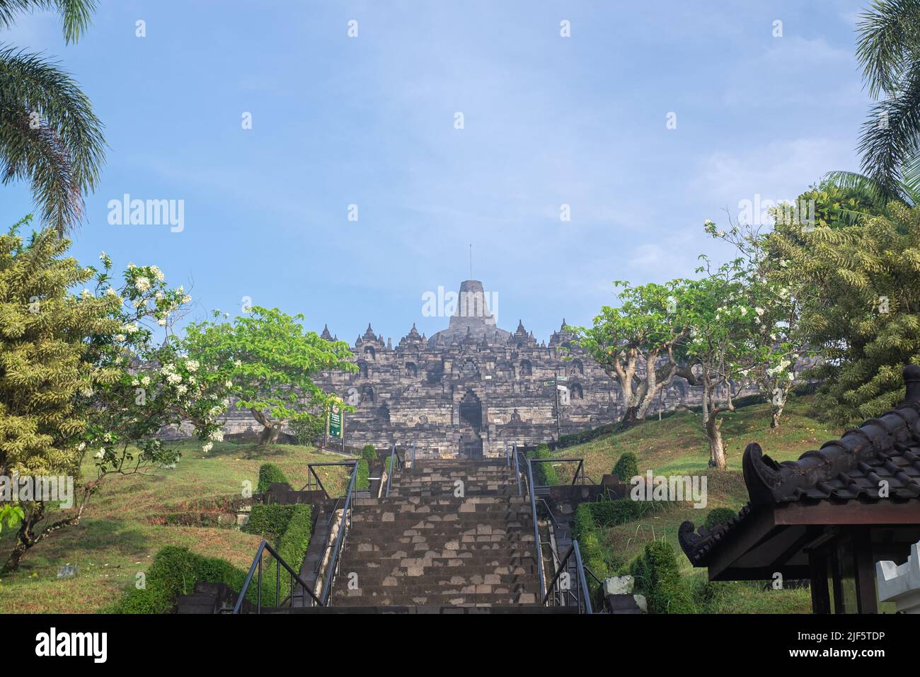 Borobudur is world's biggest Buddhist temple that recognized as world ...