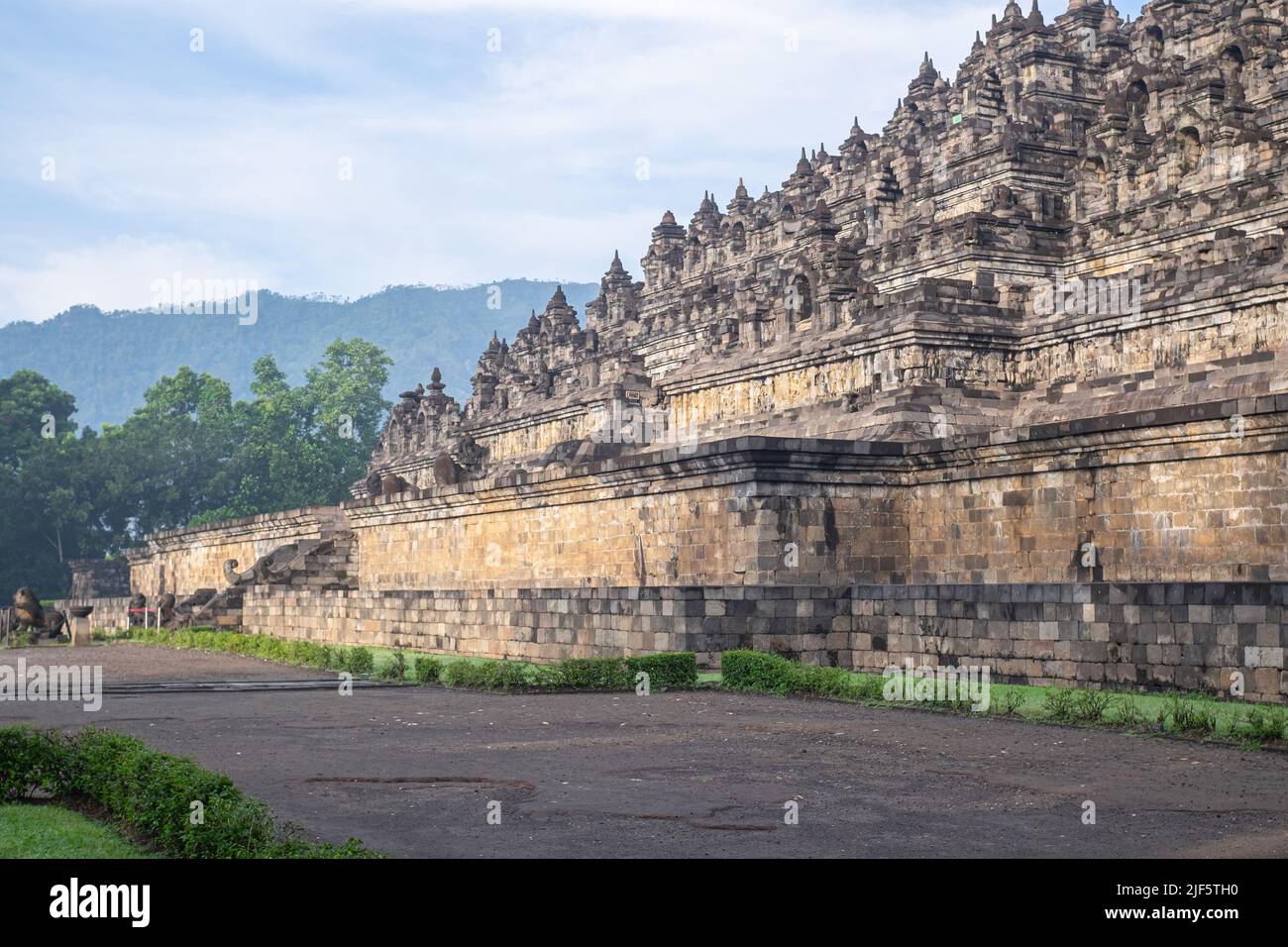Borobudur is world's biggest Buddhist temple that recognized as world ...