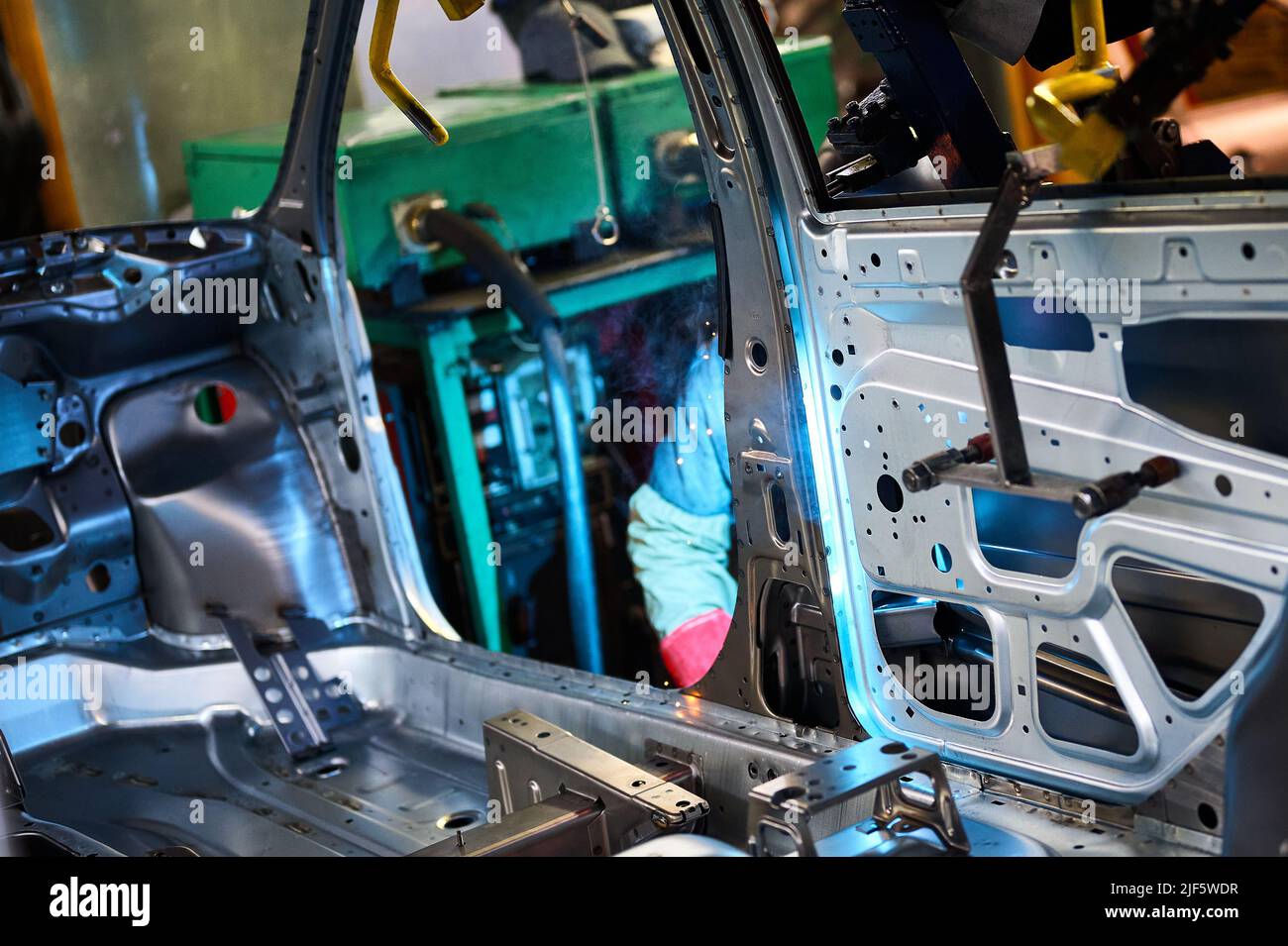 Assemble car parts hi-res stock photography and images - Alamy