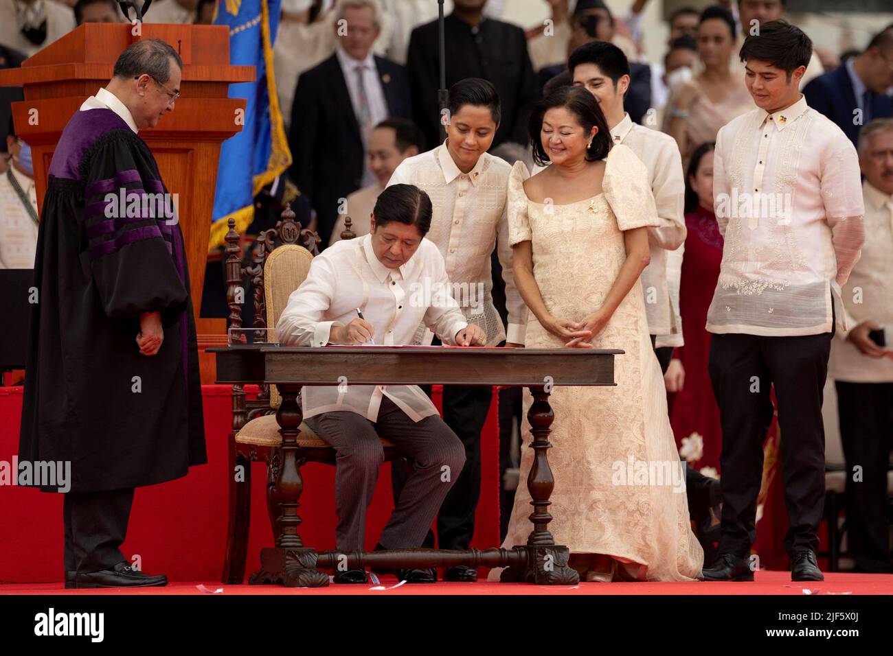 Bongbong marcos wife hi-res stock photography and images - Alamy