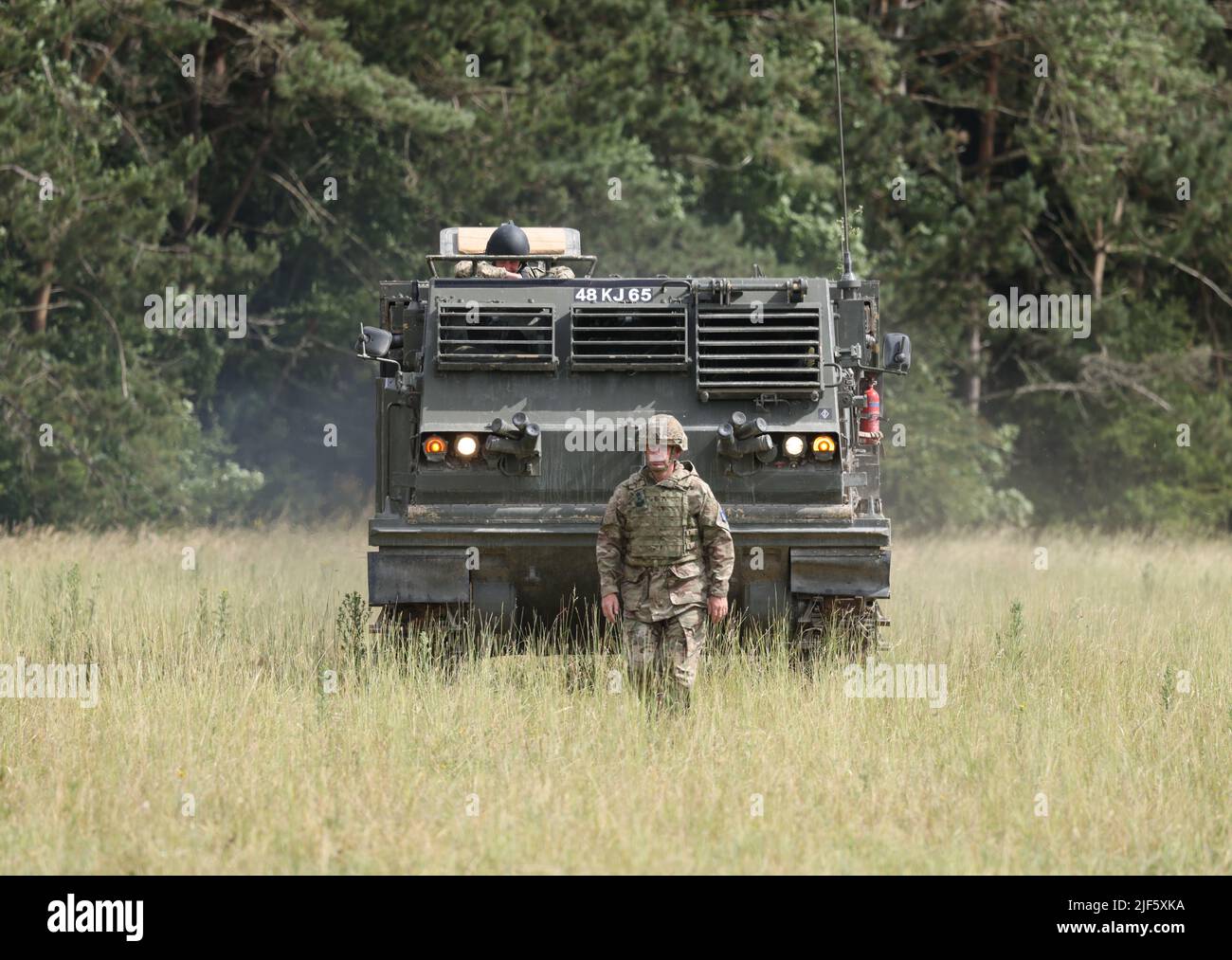 British Army personnel teach members of the Ukrainian armed forces how ...
