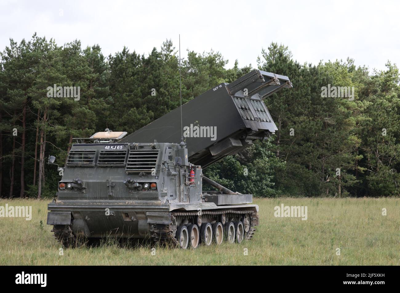 British Army personnel teach members of the Ukrainian armed forces how ...