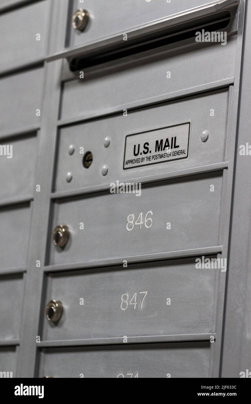 U s post office shipping box hi-res stock photography and images - Alamy