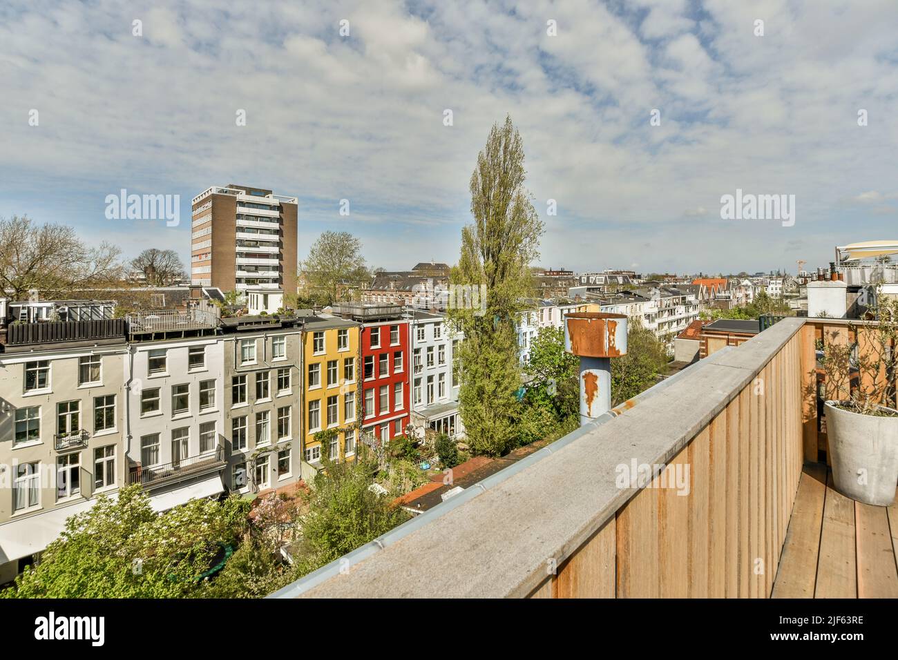 Modern house sun terrace hi-res stock photography and images - Alamy