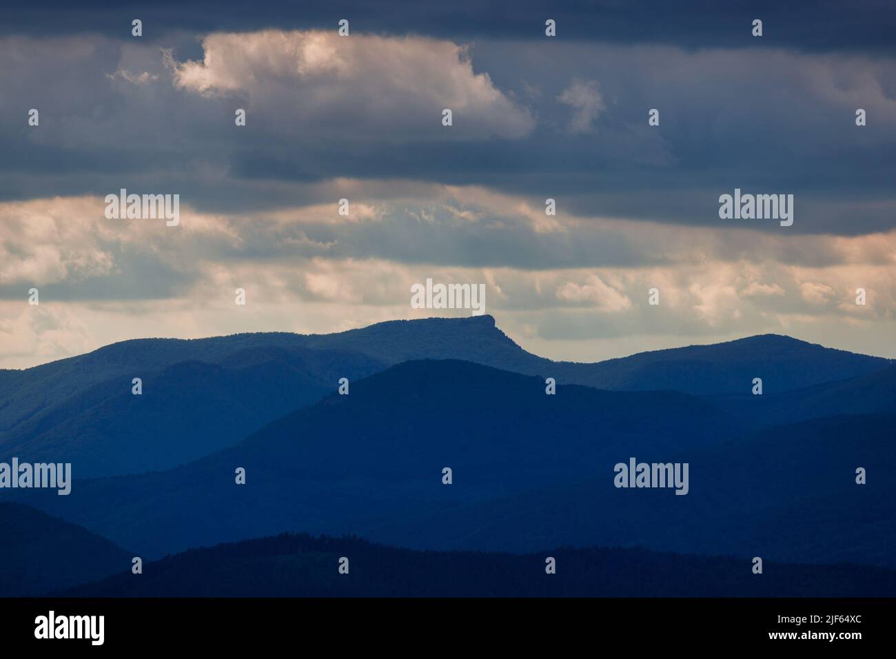 Dramatic ridges hi-res stock photography and images - Alamy