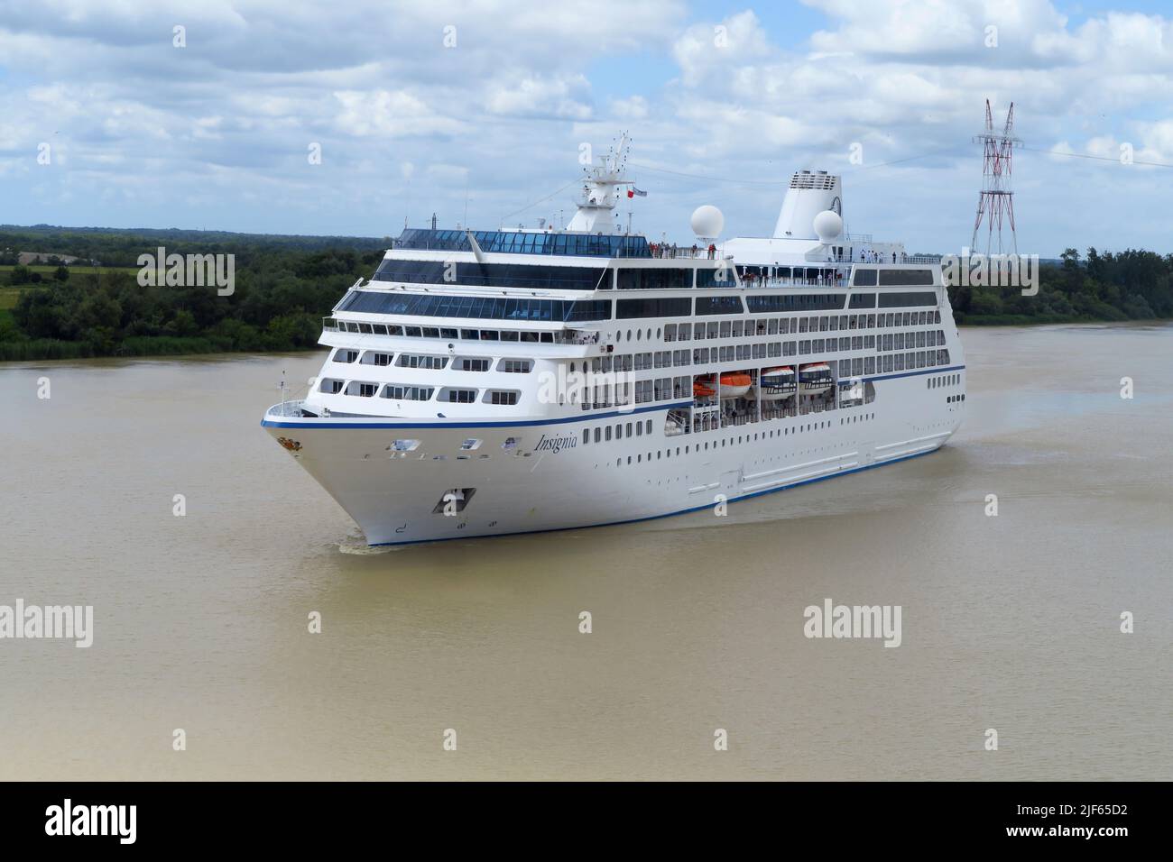 Oceania Cruise's MS Insignia makes her way up the Garonne River to ...