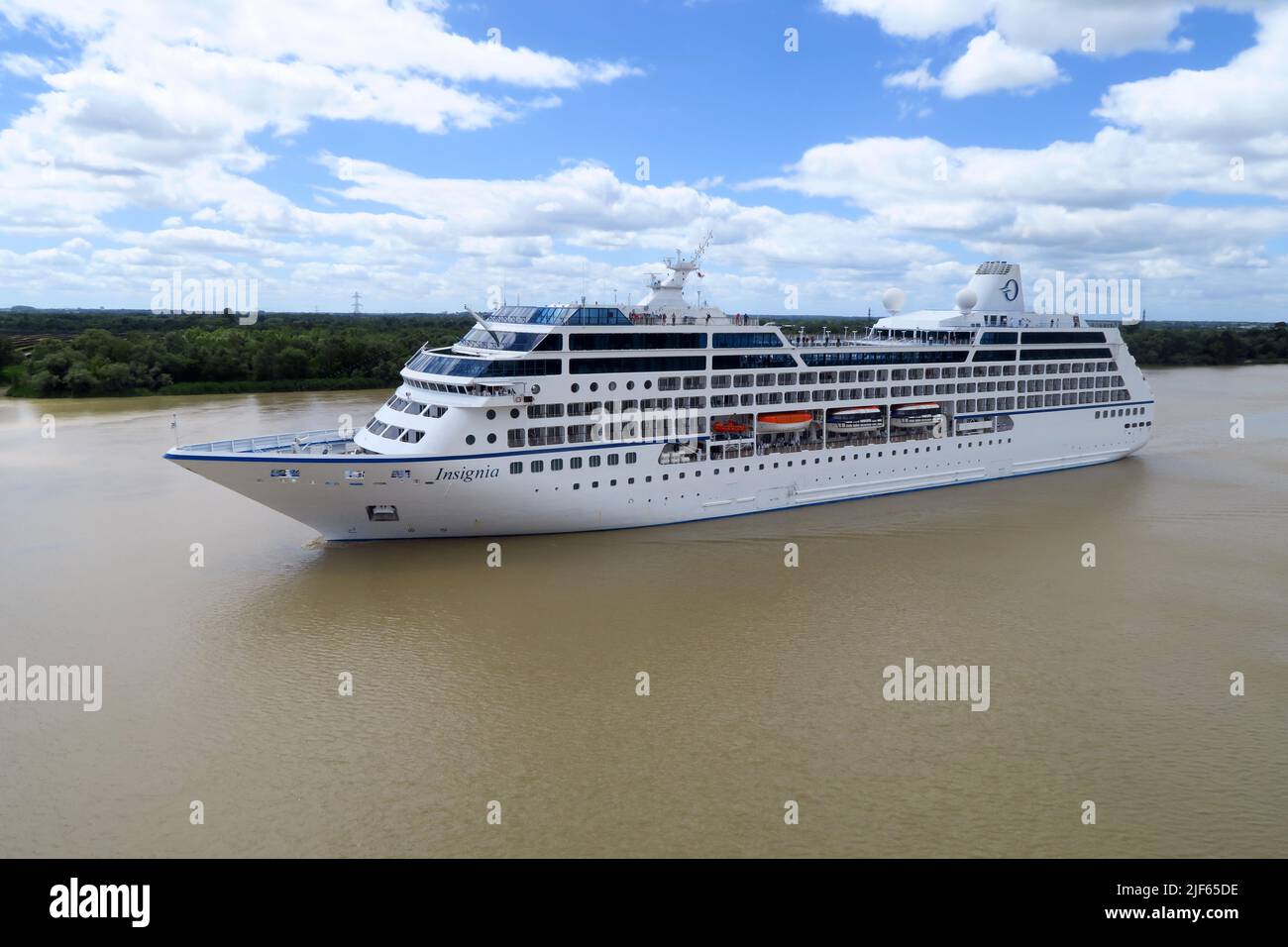 Oceania Cruise's MS Insignia makes her way up the Garonne River to ...